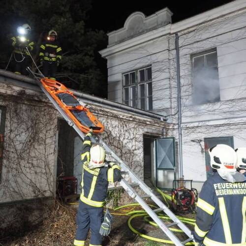 FF Biedermannsdorf: Spektakuläre Brandübung mit 3 Feuerwehren