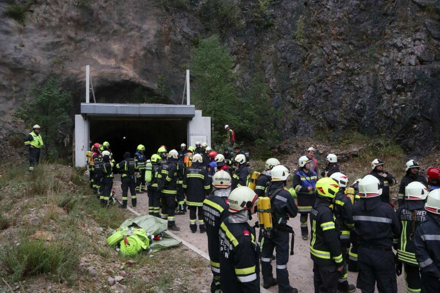 BFKDO Wiener Neustadt: 235 Feuerwehrleute übten