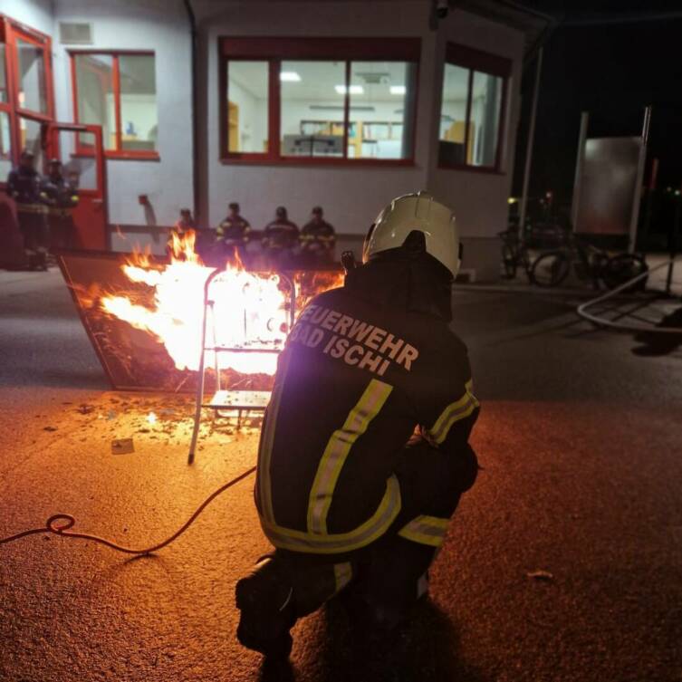 HFW Bad Ischl: Richtiger Umgang mit Photovoltaikanlagen im Einsatz